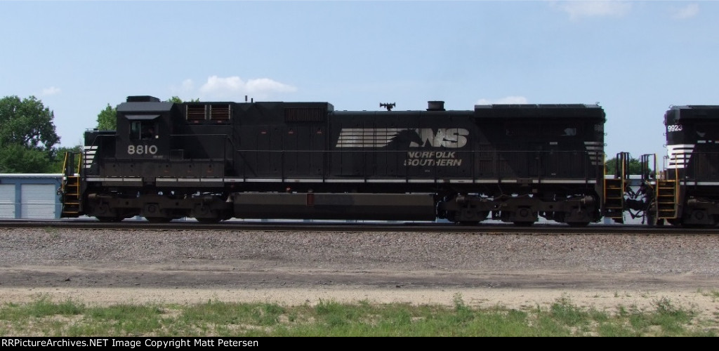 NS 8810